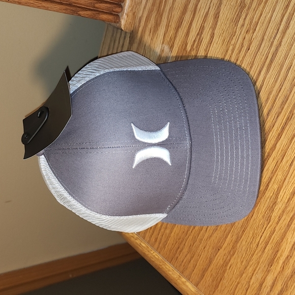 Hurley | Accessories | Hurley Snapback Hat | Poshmark